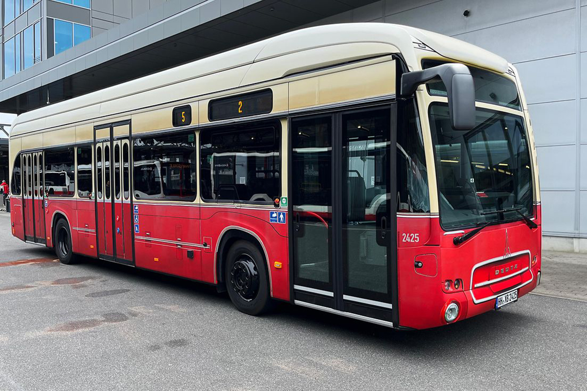 HOCHBAHN: Jubiläumsbus on tour