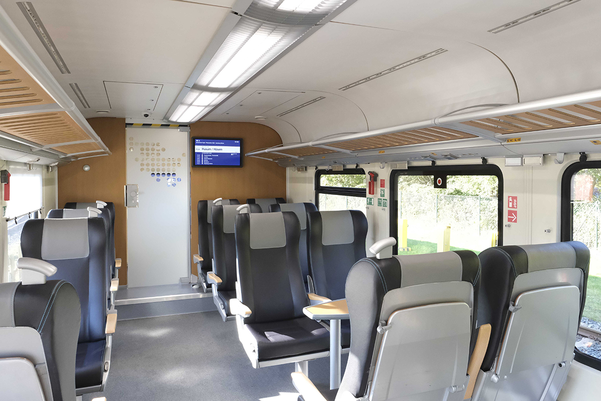 Erster modernisierter Marschbahn-Zug präsentiert